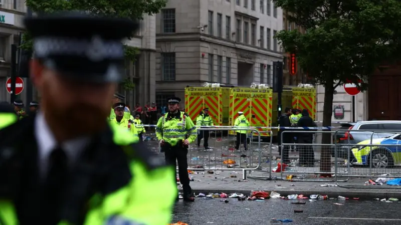 Car ploughs into crowd following Liverpool’s Trophy Parade – Zap Express